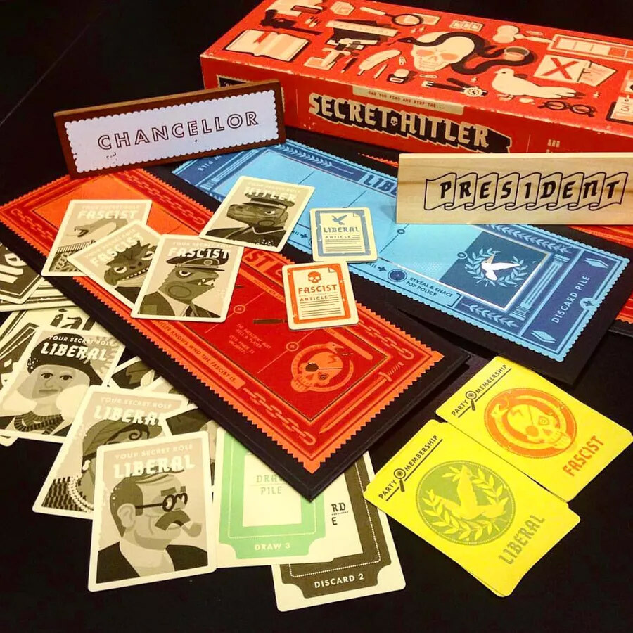 Secret Hitler Kortspill - Gamezone.no