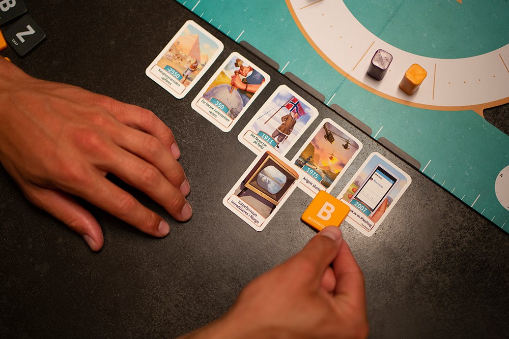Bezzerwizzer Timeline Brettspill Norsk utgave - Gamezone.no
